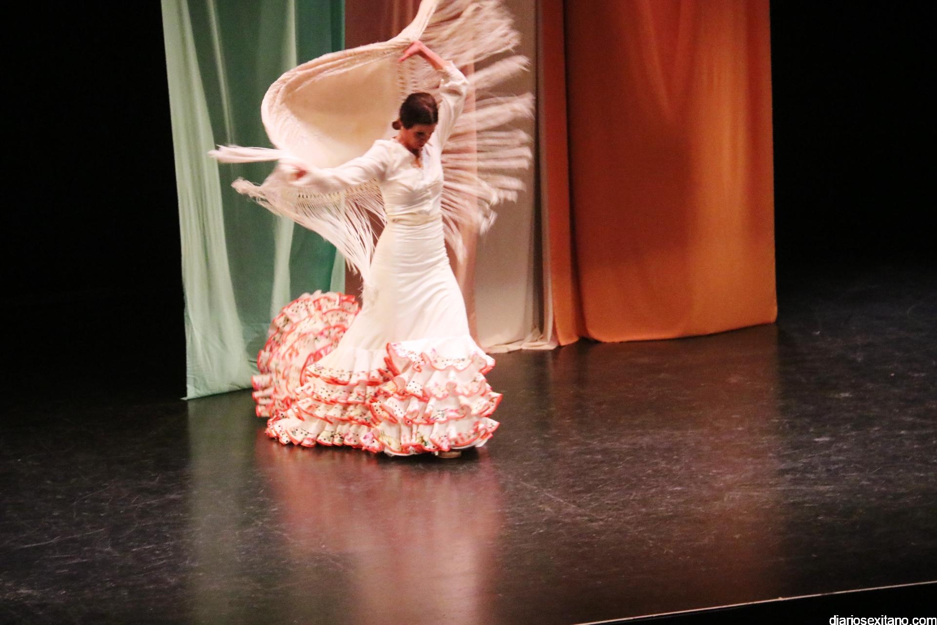 La bailaora Marta López Segura estrenó en Almuñécar su espectáculo ...