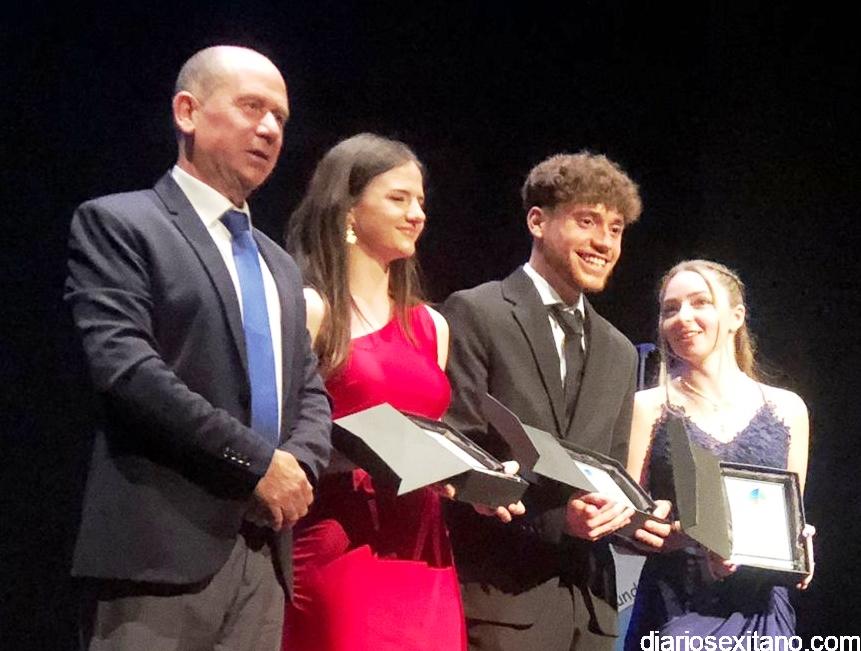 Cientos de felicitaciones para el alumno del IES Al Andalus Pedro Jiménez Fernández por haber ...