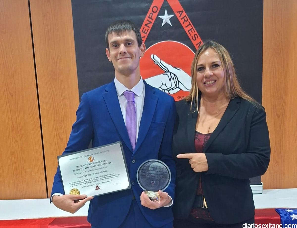 El sexitano Crístofer Rodríguez Martin recibe el galardón de Campeón ...